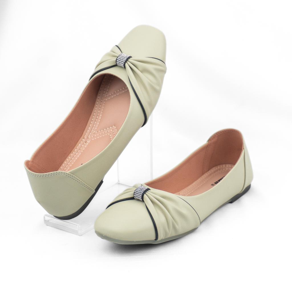Ethel Pumpy Flat Shoe- Paste – Klimb